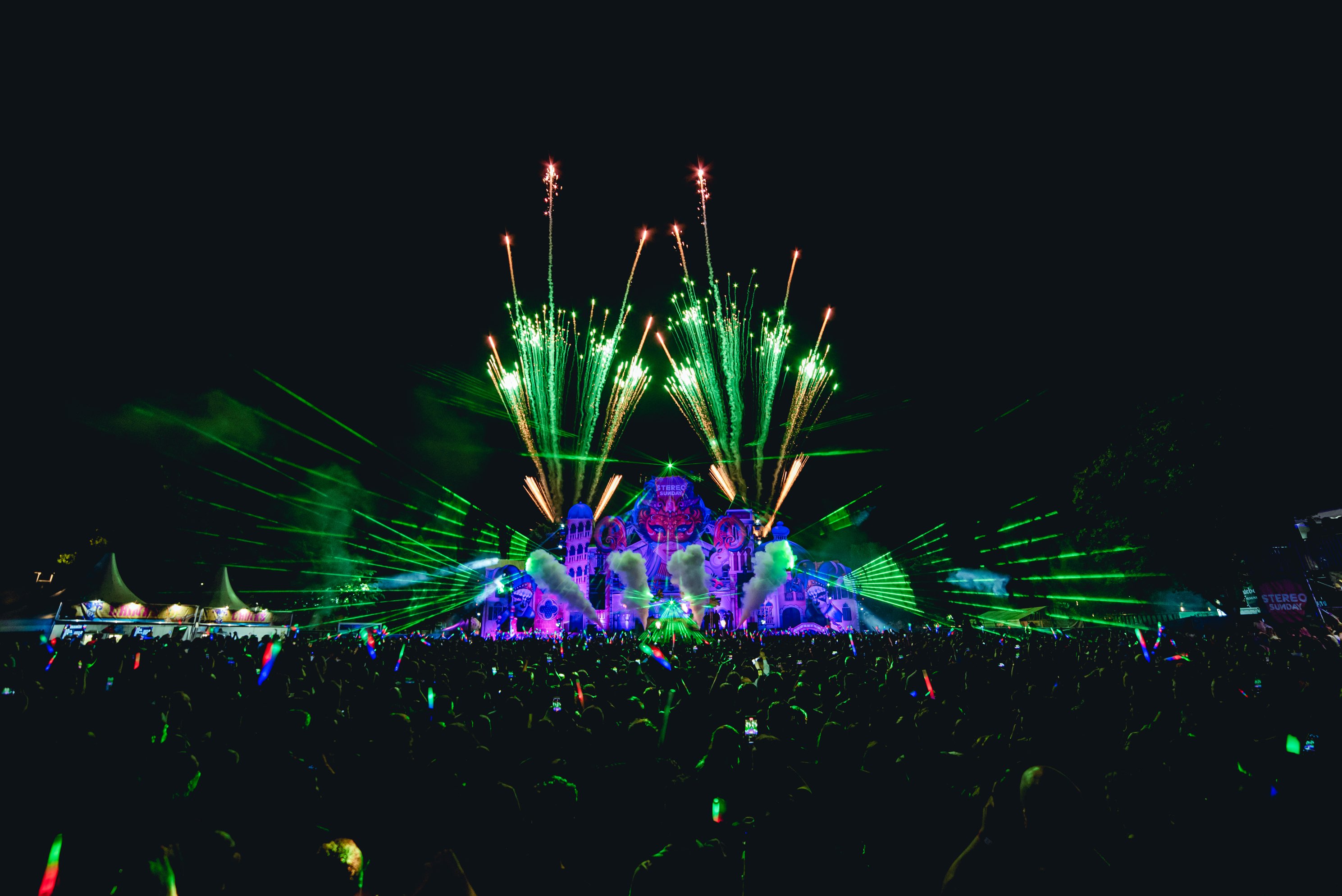 International Laser Show | Artists & More