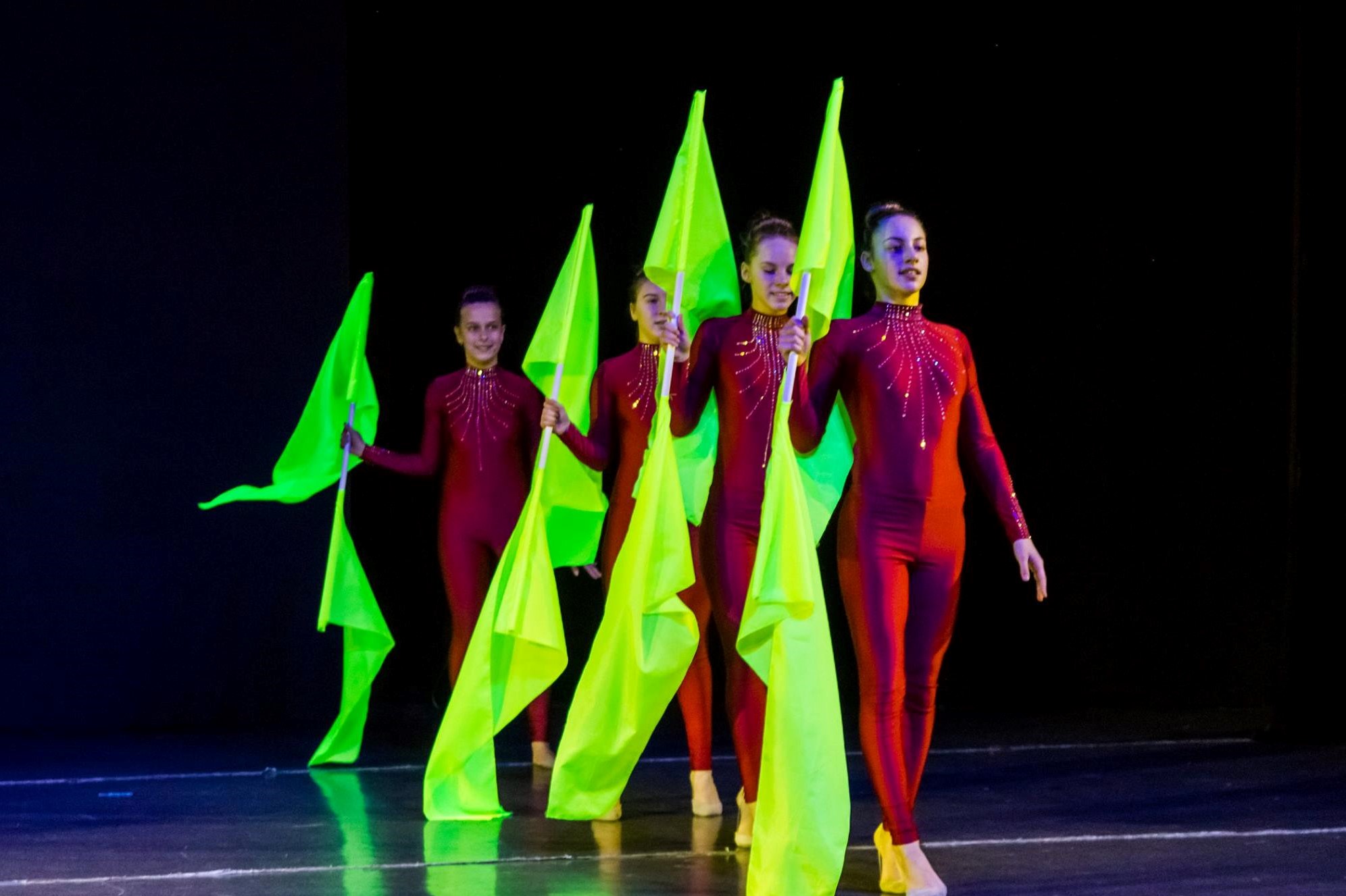 LED AND NEON KIDS TROUPE - Artists & More - Number One Entertainment ...