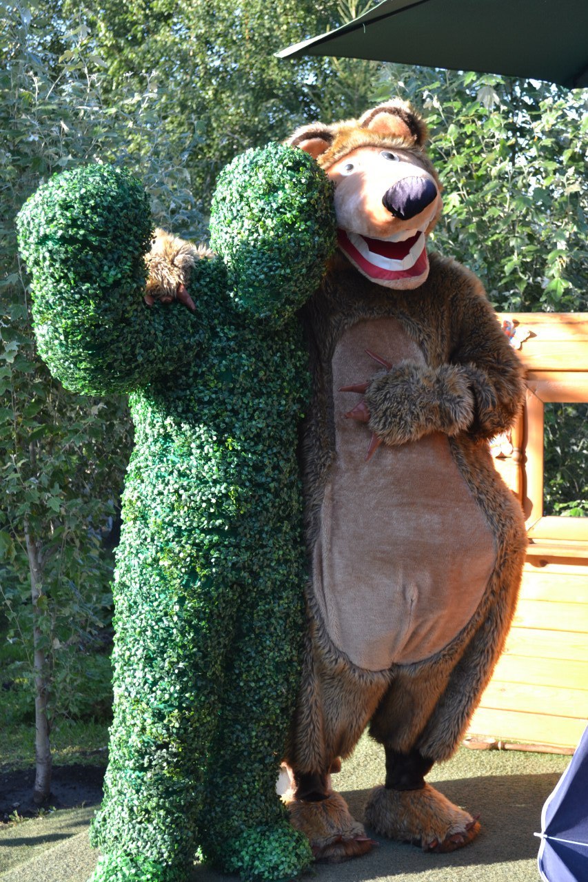 The Living Grass Greeters | Artists & More